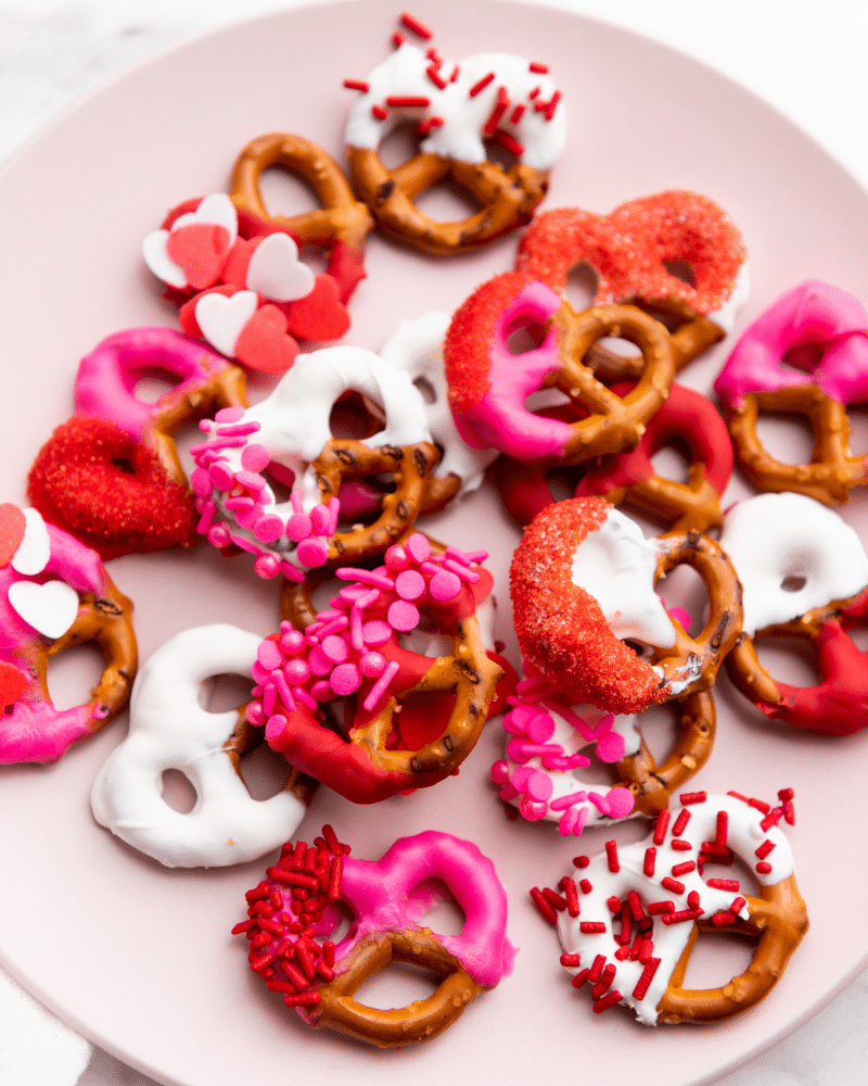 No Bake Valentine Pretzel Treats - This Tiny Blue House